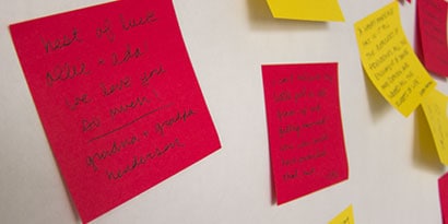 Capture important moments with a memory wall | Post-it® Brand